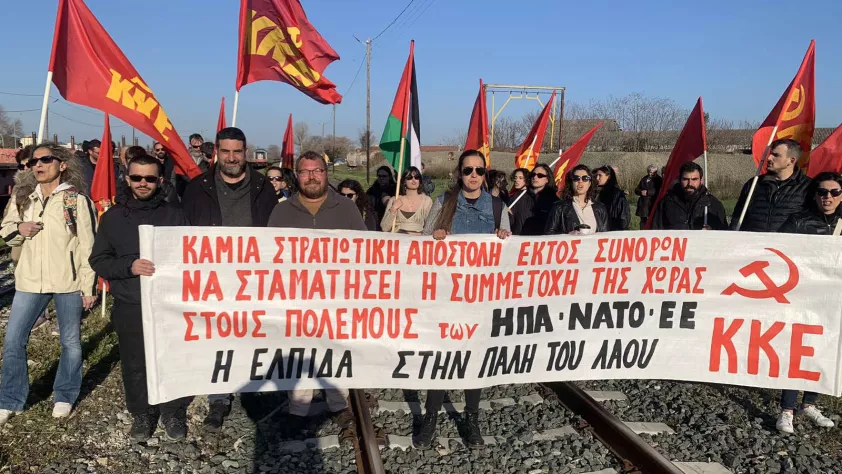 Μπλόκο ΚΚΕ σε τρένο με αμερικανικά άρματα μάχης | xronos.gr